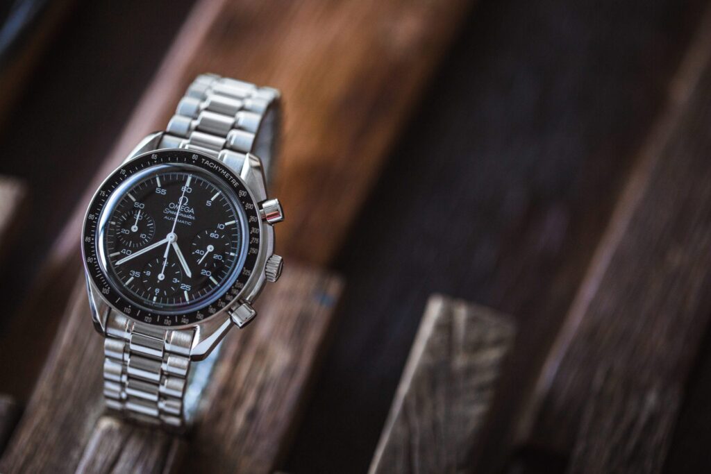 The OMEGA Speedmaster Reduced - Crown & Caliber